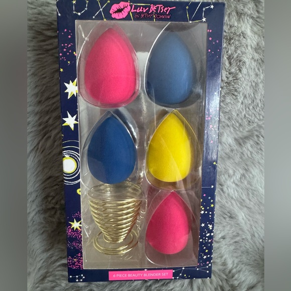 Betsey Johnson | Makeup | Set Of 5 Love Betsy Makeup Sponges With ...